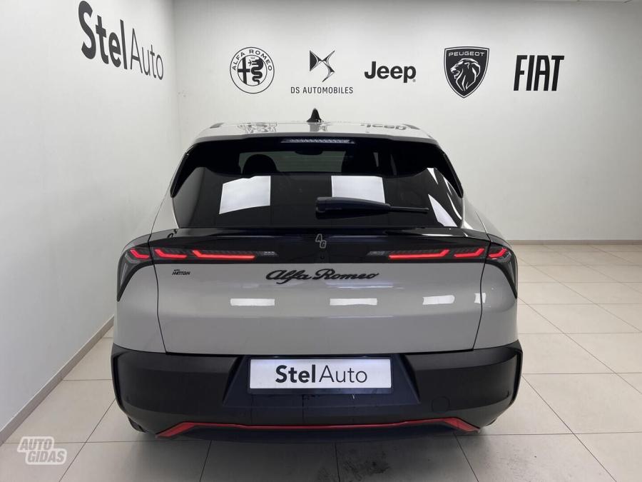 Grey Alfa Romeo Junior 2024 in Vilnius, with an engine capacity of 0.00 L and mileage of 21 thousand km for 25700 €, photo 8 on AUTOMOTO.COM.LV