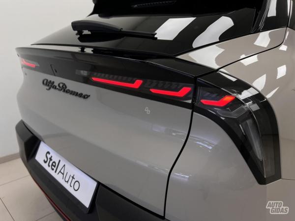 Pelēks Alfa Romeo Junior 2024 Viļņa, ar dzinēja tilpumu 0.00 L un nobraukumu 21 tūkst. km par 25700 €, foto 8 vietnē AUTOMOTO.COM.LV