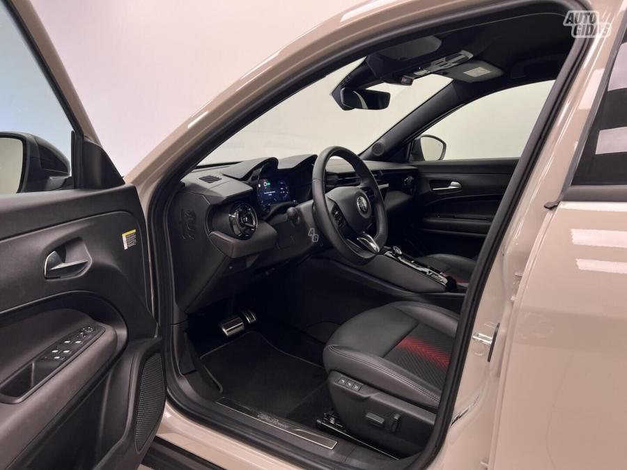 Grey Alfa Romeo Junior 2024 in Vilnius, with an engine capacity of 0.00 L and mileage of 21 thousand km for 25700 €, photo 10 on AUTOMOTO.COM.LV