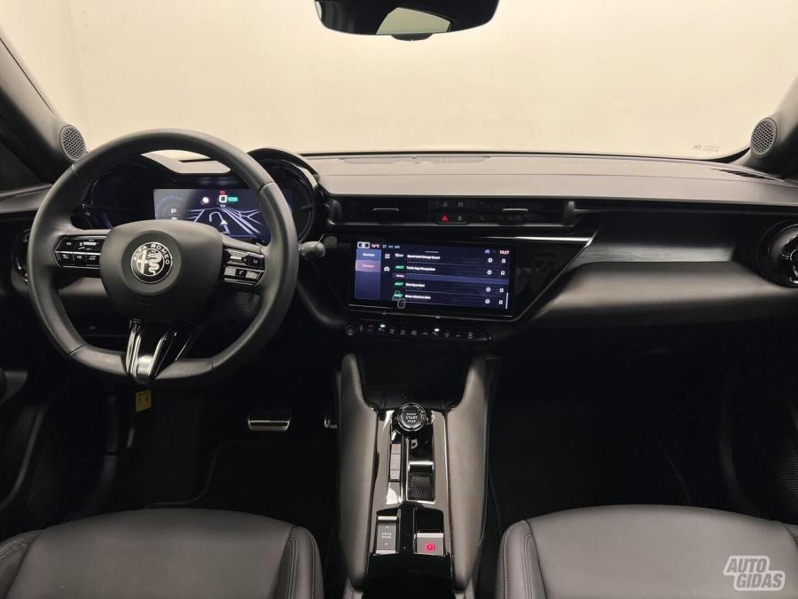 Grey Alfa Romeo Junior 2024 in Vilnius, with an engine capacity of 0.00 L and mileage of 21 thousand km for 25700 €, photo 32 on AUTOMOTO.COM.LV