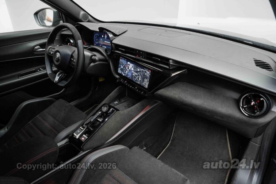 Альфа Ромео Джуниор 2025 в Таллин, объемом двигателя 1.20 л и пробегом 10 тыс. км за 29500 €, фото 15 на AUTOMOTO.COM.LV