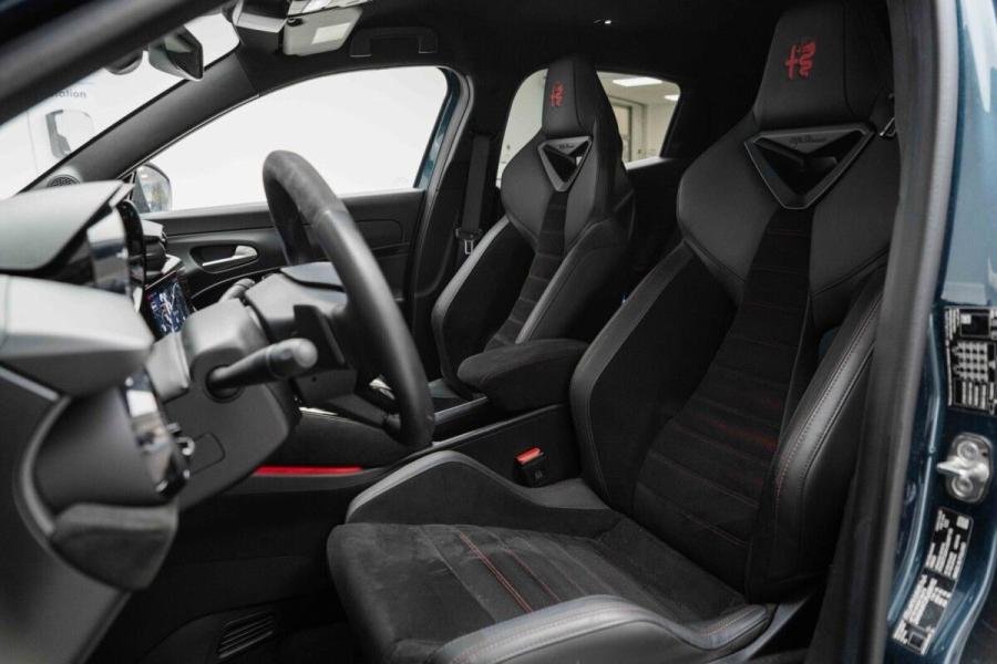 Alfa Romeo Junior 2025 Peetri, ar dzinēja tilpumu 1.20 L un nobraukumu 10 tūkst. km par 29500 €, foto 9 vietnē AUTOMOTO.COM.LV