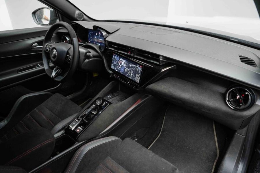 Alfa Romeo Junior 2025 Peetri, ar dzinēja tilpumu 1.20 L un nobraukumu 10 tūkst. km par 29500 €, foto 15 vietnē AUTOMOTO.COM.LV