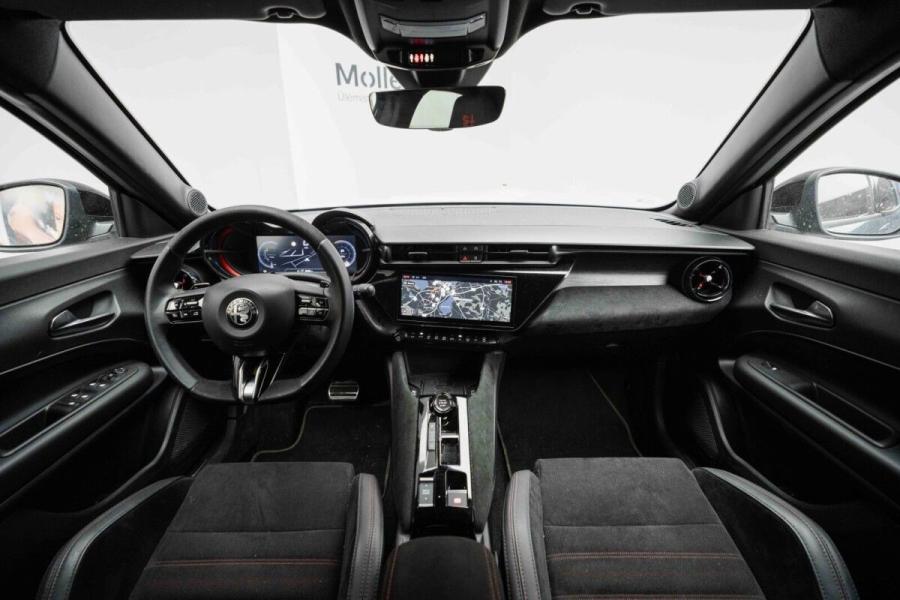 Alfa Romeo Junior 2025 Peetri, ar dzinēja tilpumu 1.20 L un nobraukumu 10 tūkst. km par 29500 €, foto 17 vietnē AUTOMOTO.COM.LV