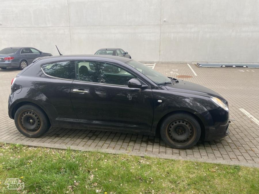 Black Alfa Romeo Mito 2009 in Vilnius, with an engine capacity of 1.40 L and mileage of 163 thousand km for 700 €, photo 4 on AUTOMOTO.COM.LV