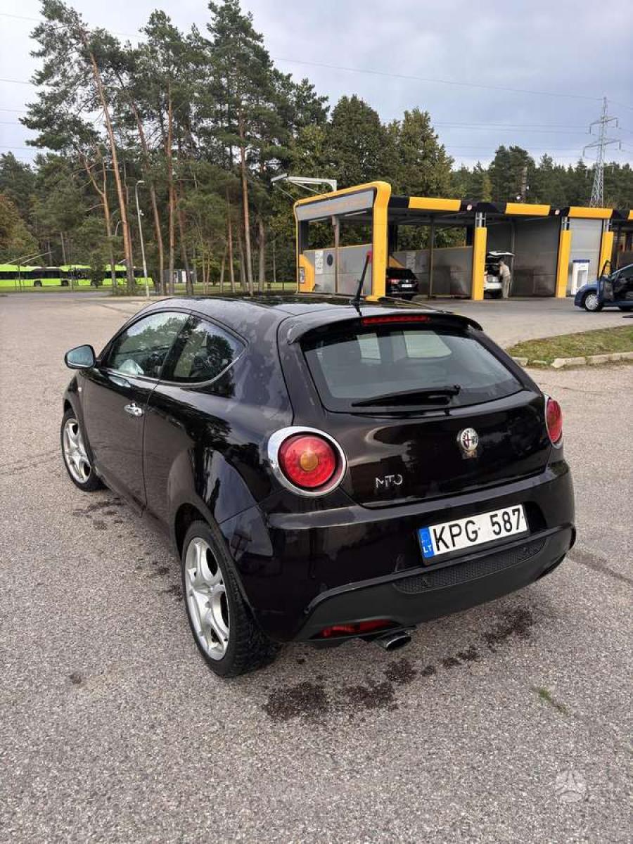Black Alfa Romeo Mito 2011 in Kaunas, with an engine capacity of 1.25 L and mileage of 181 thousand km for 1500 €, photo 5 on AUTOMOTO.COM.LV