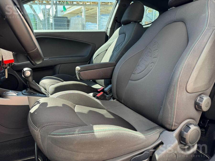 Sarkans Alfa Romeo Mito 2015 Rīga, ar dzinēja tilpumu 1.40 L un nobraukumu 135 tūkst. km par 8900 €, foto 10 vietnē AUTOMOTO.COM.LV