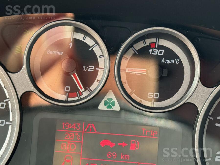 Sarkans Alfa Romeo Mito 2015 Rīga, ar dzinēja tilpumu 1.40 L un nobraukumu 135 tūkst. km par 8900 €, foto 26 vietnē AUTOMOTO.COM.LV