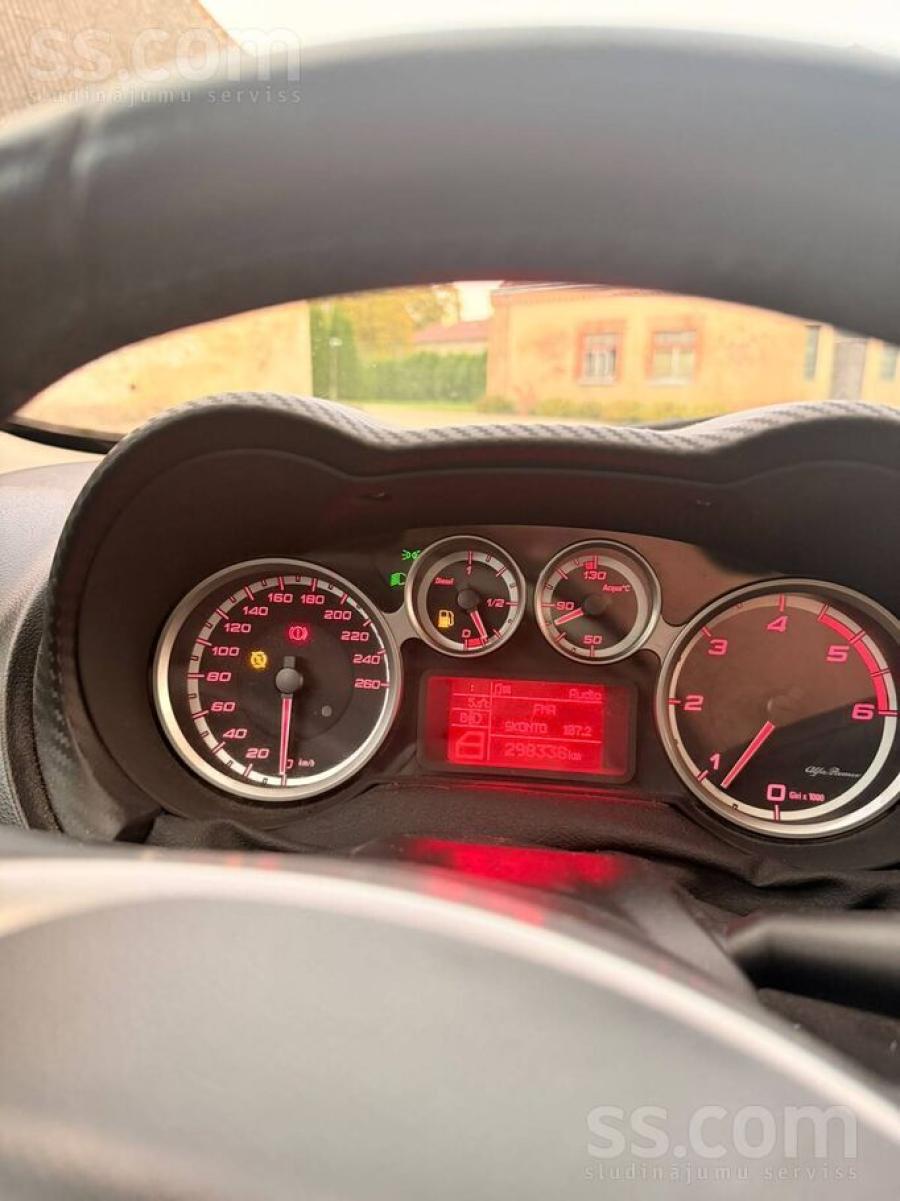 White Alfa Romeo Mito 2011 in Bauska, with an engine capacity of 1.30 L and mileage of 298 thousand km for 1900 €, photo 7 on AUTOMOTO.COM.LV
