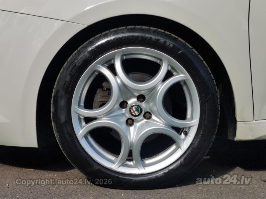 Balts Alfa Romeo Mito 2013 Tallina, ar dzinēja tilpumu 1.40 L un nobraukumu 126 tūkst. km par 5490 €, foto 10 vietnē AUTOMOTO.COM.LV
