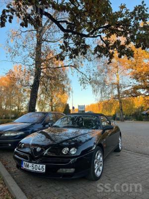 Black Alfa Romeo Spider 1997 in Riga, with an engine capacity of 2.00 L and mileage of 261 thousand km for 3900 €, photo 3 on AUTOMOTO.COM.LV