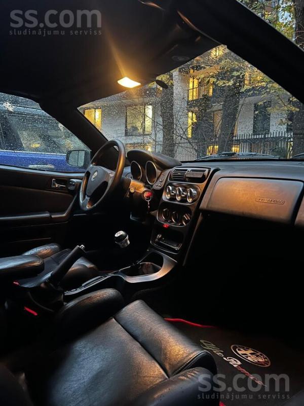 Black Alfa Romeo Spider 1997 in Riga, with an engine capacity of 2.00 L and mileage of 261 thousand km for 3900 €, photo 4 on AUTOMOTO.COM.LV