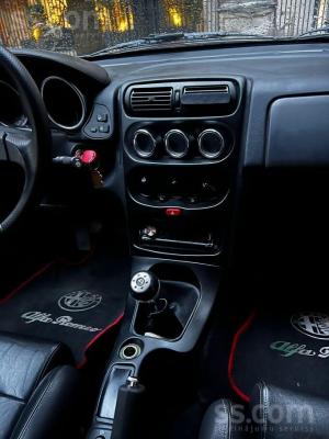 Black Alfa Romeo Spider 1997 in Riga, with an engine capacity of 2.00 L and mileage of 261 thousand km for 3900 €, photo 6 on AUTOMOTO.COM.LV