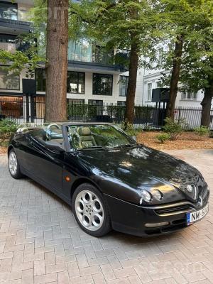 Black Alfa Romeo Spider 1997 in Riga, with an engine capacity of 2.00 L and mileage of 261 thousand km for 3900 €, photo 7 on AUTOMOTO.COM.LV