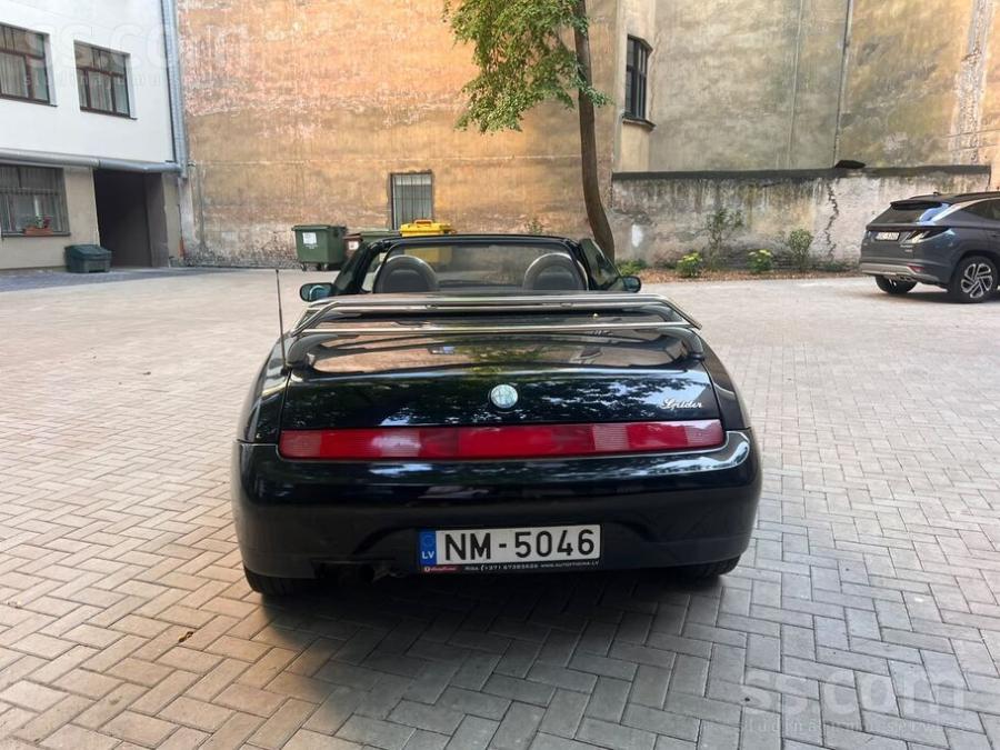 Black Alfa Romeo Spider 1997 in Riga, with an engine capacity of 2.00 L and mileage of 261 thousand km for 3900 €, photo 8 on AUTOMOTO.COM.LV