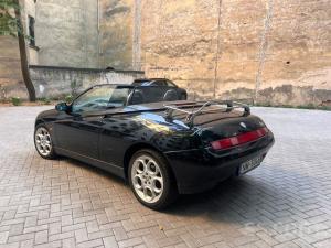 Black Alfa Romeo Spider 1997 in Riga, with an engine capacity of 2.00 L and mileage of 261 thousand km for 3900 €, photo 9 on AUTOMOTO.COM.LV