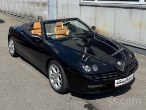 Black Alfa Romeo Spider 1999 in Riga, with an engine capacity of 3.00 L and mileage of 135 thousand km for 11900 €, photo 4 on AUTOMOTO.COM.LV