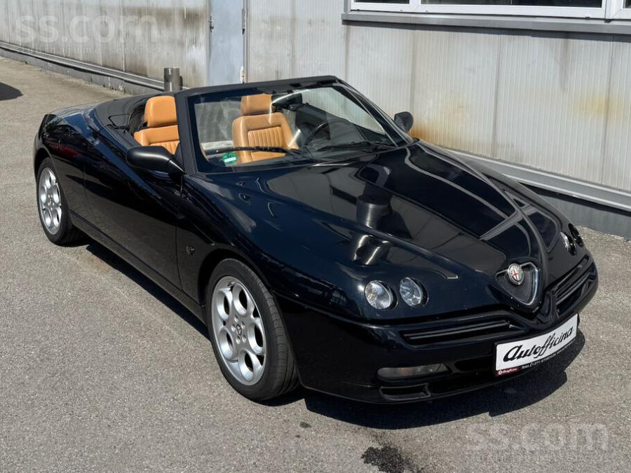 Black Alfa Romeo Spider 1999 in Riga, with an engine capacity of 3.00 L and mileage of 135 thousand km for 11900 €, photo 4 on AUTOMOTO.COM.LV
