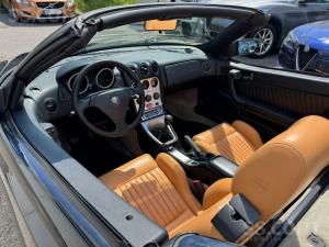 Black Alfa Romeo Spider 1999 in Riga, with an engine capacity of 3.00 L and mileage of 135 thousand km for 11900 €, photo 13 on AUTOMOTO.COM.LV