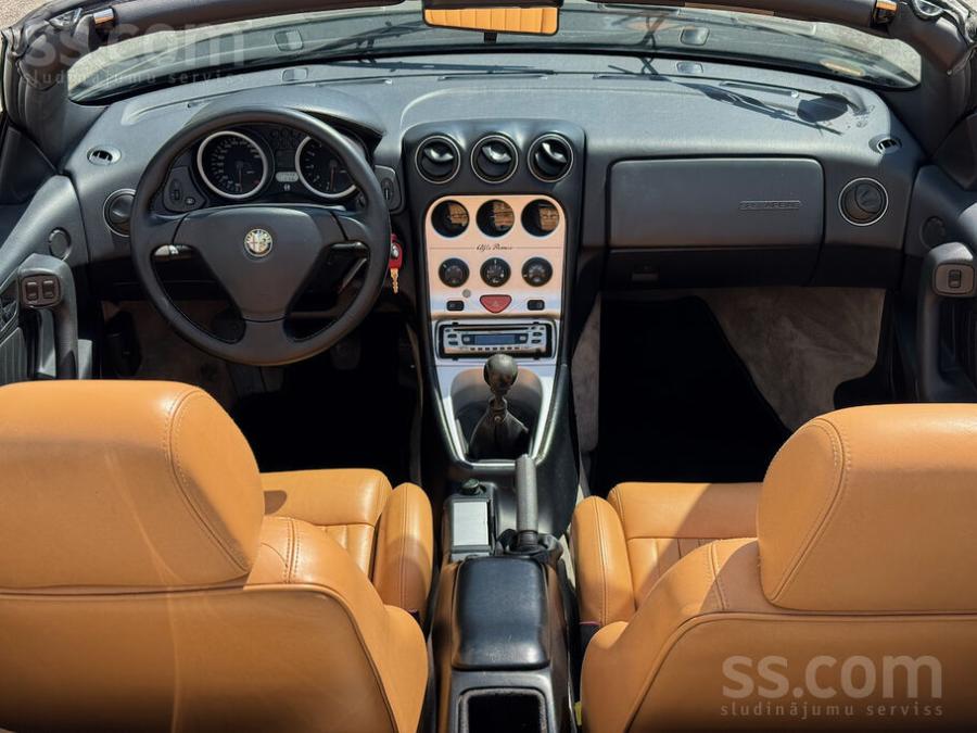 Black Alfa Romeo Spider 1999 in Riga, with an engine capacity of 3.00 L and mileage of 135 thousand km for 11900 €, photo 23 on AUTOMOTO.COM.LV