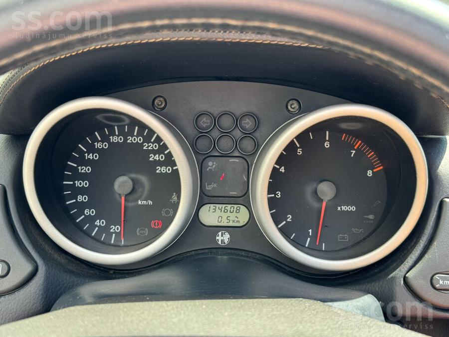 Black Alfa Romeo Spider 1999 in Riga, with an engine capacity of 3.00 L and mileage of 135 thousand km for 11900 €, photo 25 on AUTOMOTO.COM.LV
