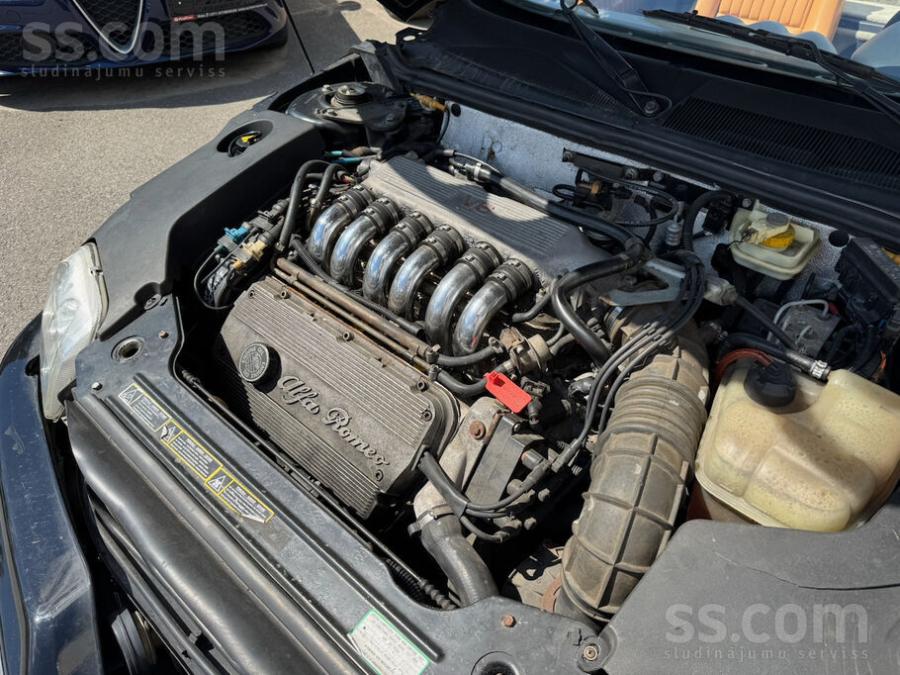 Black Alfa Romeo Spider 1999 in Riga, with an engine capacity of 3.00 L and mileage of 135 thousand km for 11900 €, photo 27 on AUTOMOTO.COM.LV