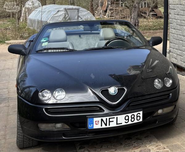 Melns Alfa Romeo Spider 2001 Viļņa, ar dzinēja tilpumu 2.00 L un nobraukumu 147 tūkst. km par 3999 €, foto 1 vietnē AUTOMOTO.COM.LV