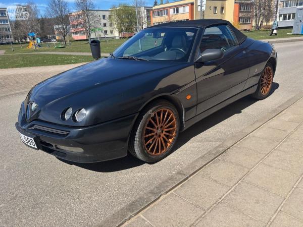 Melns Alfa Romeo Spider 2001 Viļņa, ar dzinēja tilpumu 2.00 L un nobraukumu 147 tūkst. km par 3999 €, foto 2 vietnē AUTOMOTO.COM.LV