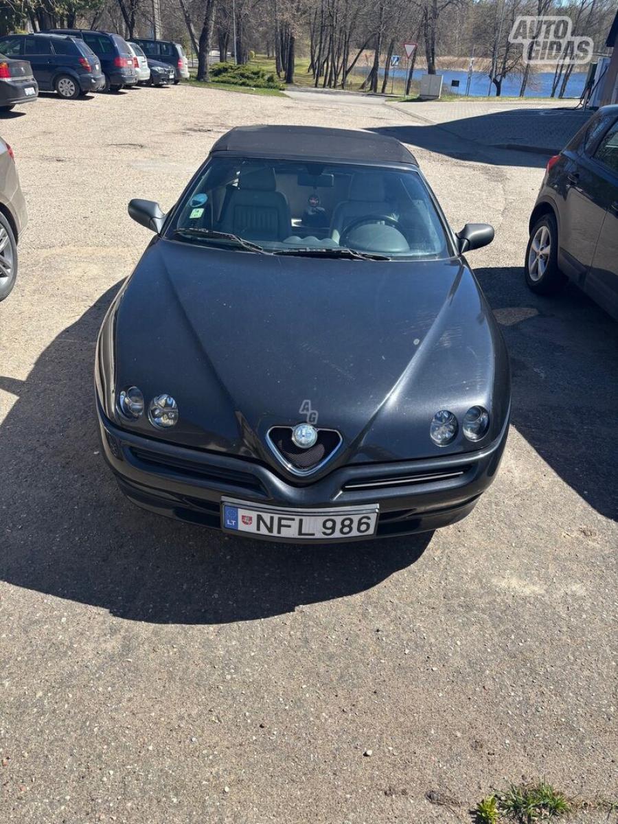 Black Alfa Romeo Spider 2001 in Vilnius, with an engine capacity of 2.00 L and mileage of 147 thousand km for 3999 €, photo 9 on AUTOMOTO.COM.LV