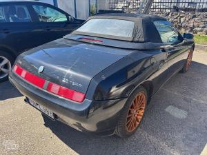 Black Alfa Romeo Spider 2001 in Vilnius, with an engine capacity of 2.00 L and mileage of 147 thousand km for 3999 €, photo 11 on AUTOMOTO.COM.LV