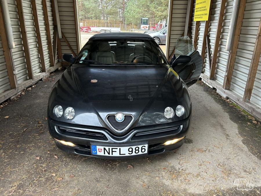 Black Alfa Romeo Spider 2001 in Vilnius, with an engine capacity of 2.00 L and mileage of 147 thousand km for 3999 €, photo 22 on AUTOMOTO.COM.LV