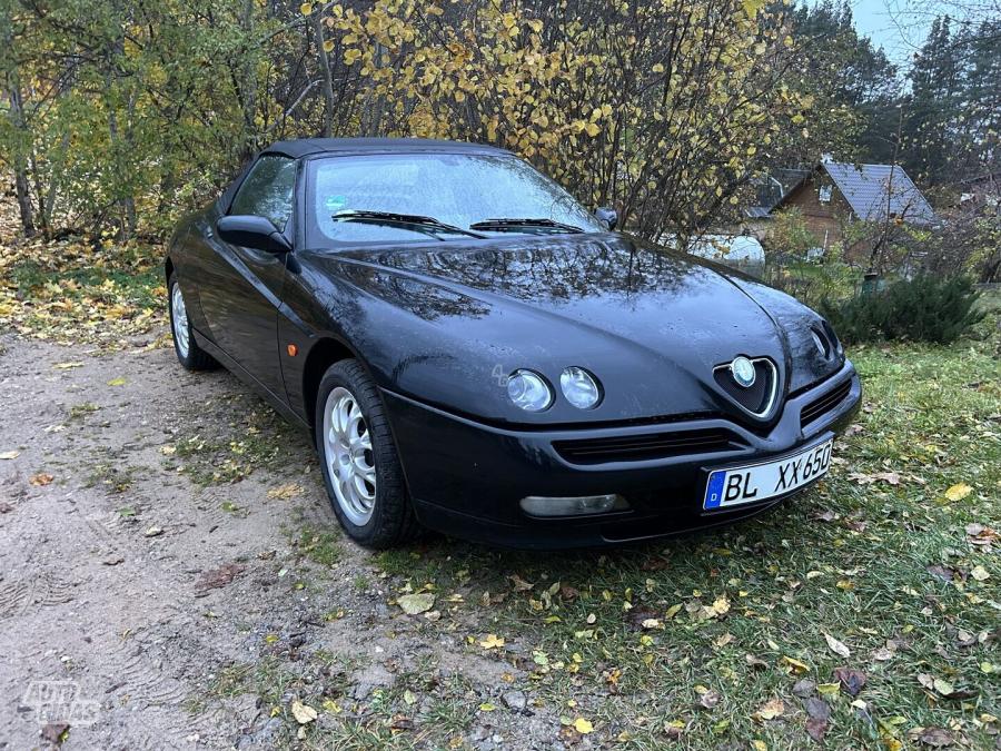 Black Alfa Romeo Spider 2001 in Vilnius, with an engine capacity of 2.00 L and mileage of 147 thousand km for 3999 €, photo 23 on AUTOMOTO.COM.LV