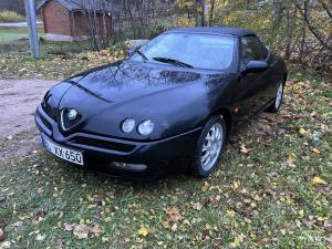 Black Alfa Romeo Spider 2001 in Vilnius, with an engine capacity of 2.00 L and mileage of 147 thousand km for 3999 €, photo 24 on AUTOMOTO.COM.LV