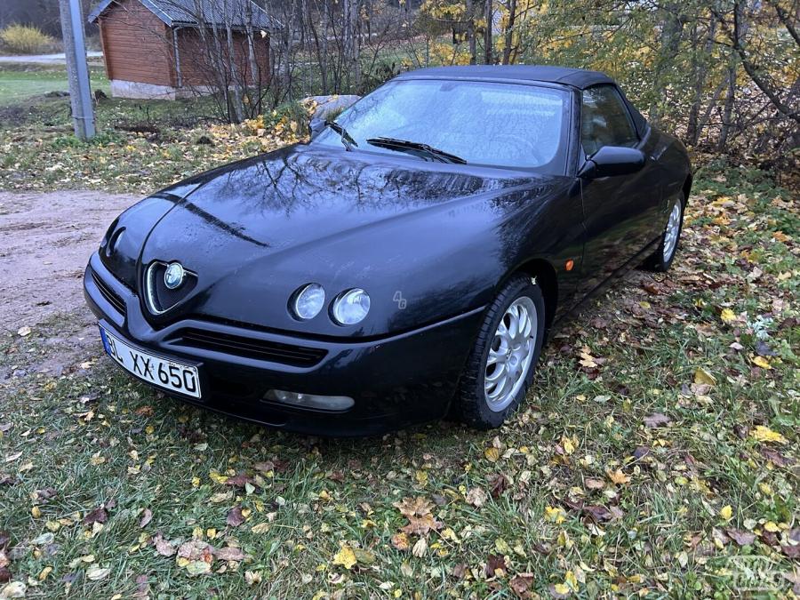 Black Alfa Romeo Spider 2001 in Vilnius, with an engine capacity of 2.00 L and mileage of 147 thousand km for 3999 €, photo 24 on AUTOMOTO.COM.LV