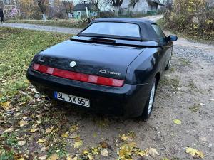 Black Alfa Romeo Spider 2001 in Vilnius, with an engine capacity of 2.00 L and mileage of 147 thousand km for 3999 €, photo 28 on AUTOMOTO.COM.LV