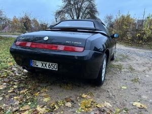 Black Alfa Romeo Spider 2001 in Vilnius, with an engine capacity of 2.00 L and mileage of 147 thousand km for 3999 €, photo 29 on AUTOMOTO.COM.LV