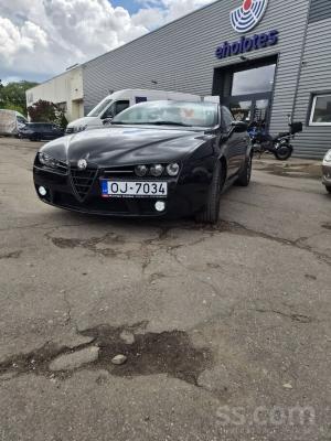 Black Alfa Romeo Spider 2006 in Riga, with an engine capacity of 2.20 L and mileage of 167 thousand km for 12000 €, photo  on AUTOMOTO.COM.LV