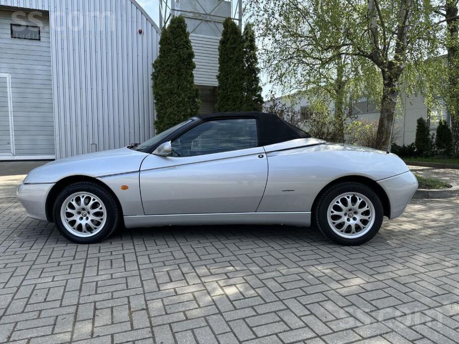 Pelēks Alfa Romeo Spider 2000 Rīga, ar dzinēja tilpumu 1.80 L un nobraukumu 135 tūkst. km par 5300 €, foto 3 vietnē AUTOMOTO.COM.LV