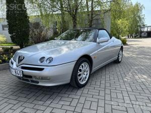 Pelēks Alfa Romeo Spider 2000 Rīga, ar dzinēja tilpumu 1.80 L un nobraukumu 135 tūkst. km par 5300 €, foto 4 vietnē AUTOMOTO.COM.LV