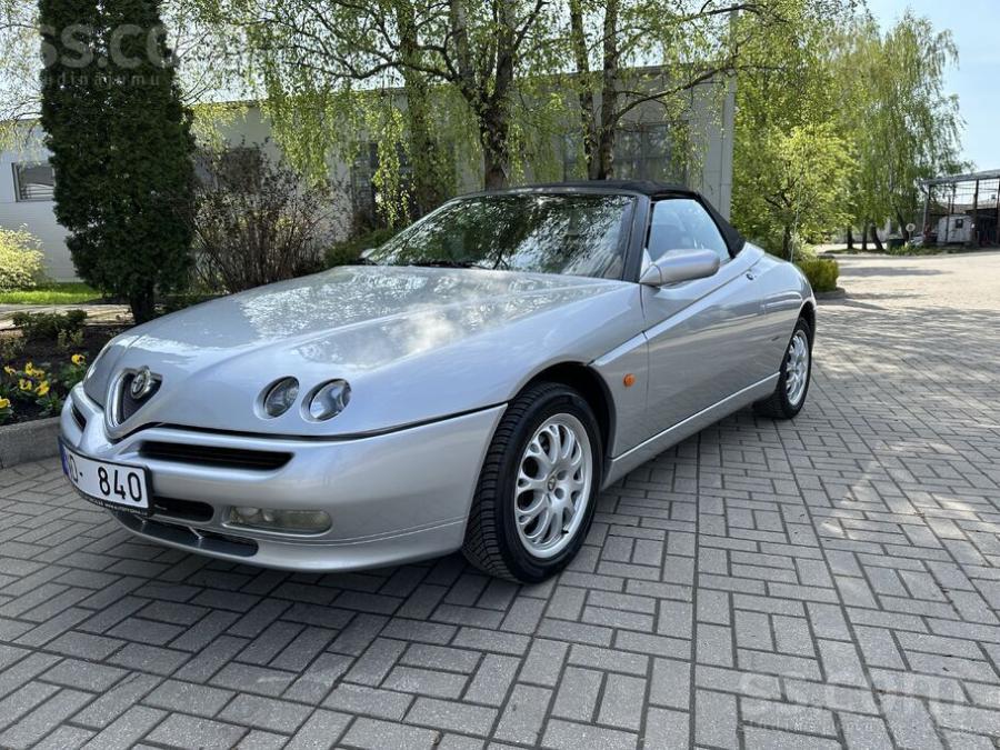 Pelēks Alfa Romeo Spider 2000 Rīga, ar dzinēja tilpumu 1.80 L un nobraukumu 135 tūkst. km par 5300 €, foto 4 vietnē AUTOMOTO.COM.LV