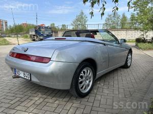 Pelēks Alfa Romeo Spider 2000 Rīga, ar dzinēja tilpumu 1.80 L un nobraukumu 135 tūkst. km par 5300 €, foto 6 vietnē AUTOMOTO.COM.LV