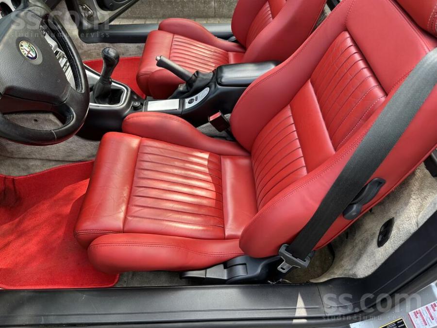 Pelēks Alfa Romeo Spider 2000 Rīga, ar dzinēja tilpumu 1.80 L un nobraukumu 135 tūkst. km par 5300 €, foto 10 vietnē AUTOMOTO.COM.LV