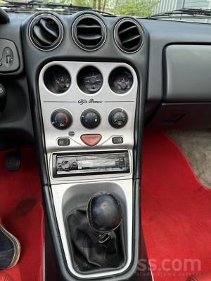 Pelēks Alfa Romeo Spider 2000 Rīga, ar dzinēja tilpumu 1.80 L un nobraukumu 135 tūkst. km par 5300 €, foto 13 vietnē AUTOMOTO.COM.LV