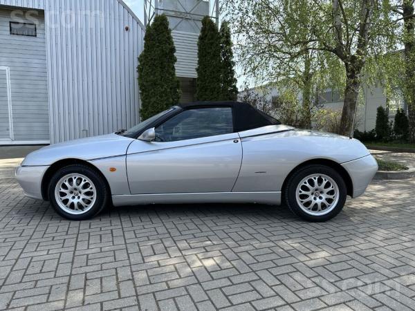 Pelēks Alfa Romeo Spider 2000 Rīga, ar dzinēja tilpumu 1.80 L un nobraukumu 135 tūkst. km par 5200 €, foto 2 vietnē AUTOMOTO.COM.LV