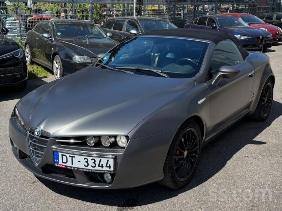 Grey Alfa Romeo Spider 2010 in Riga, with an engine capacity of 1.80 L and mileage of 149 thousand km for 5900 €, photo 1 on AUTOMOTO.COM.LV