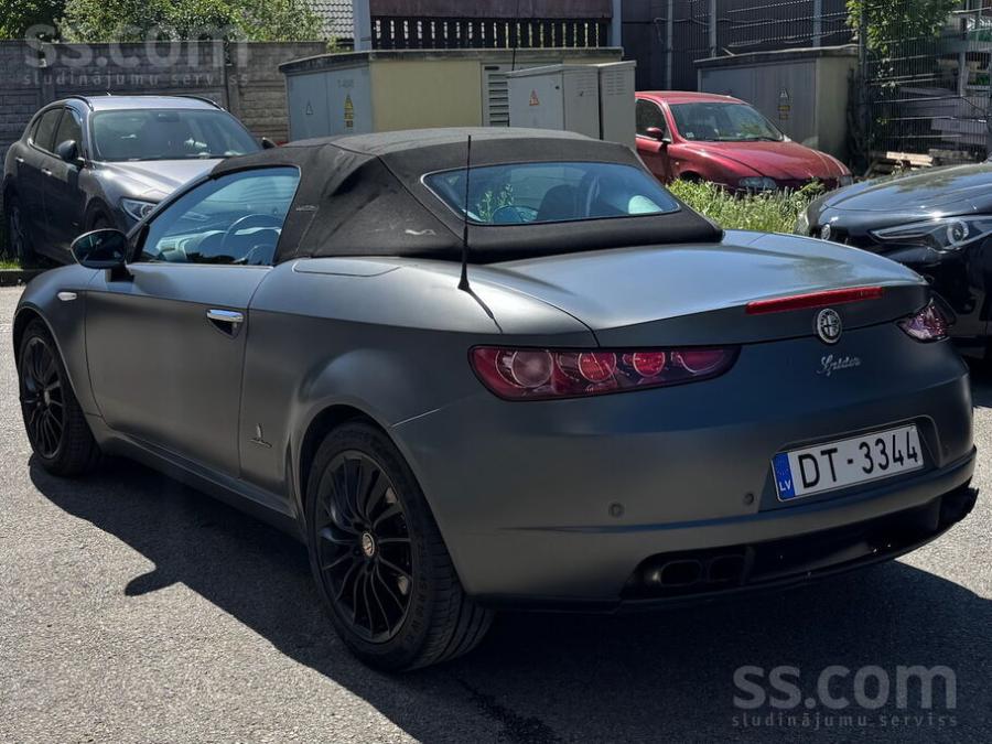Grey Alfa Romeo Spider 2010 in Riga, with an engine capacity of 1.80 L and mileage of 149 thousand km for 5900 €, photo 6 on AUTOMOTO.COM.LV