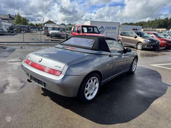 Grey Alfa Romeo Spider 1999 in Radviliskis, with an engine capacity of 2.96 L and mileage of 171 thousand km for 3150 €, photo 5 on AUTOMOTO.COM.LV