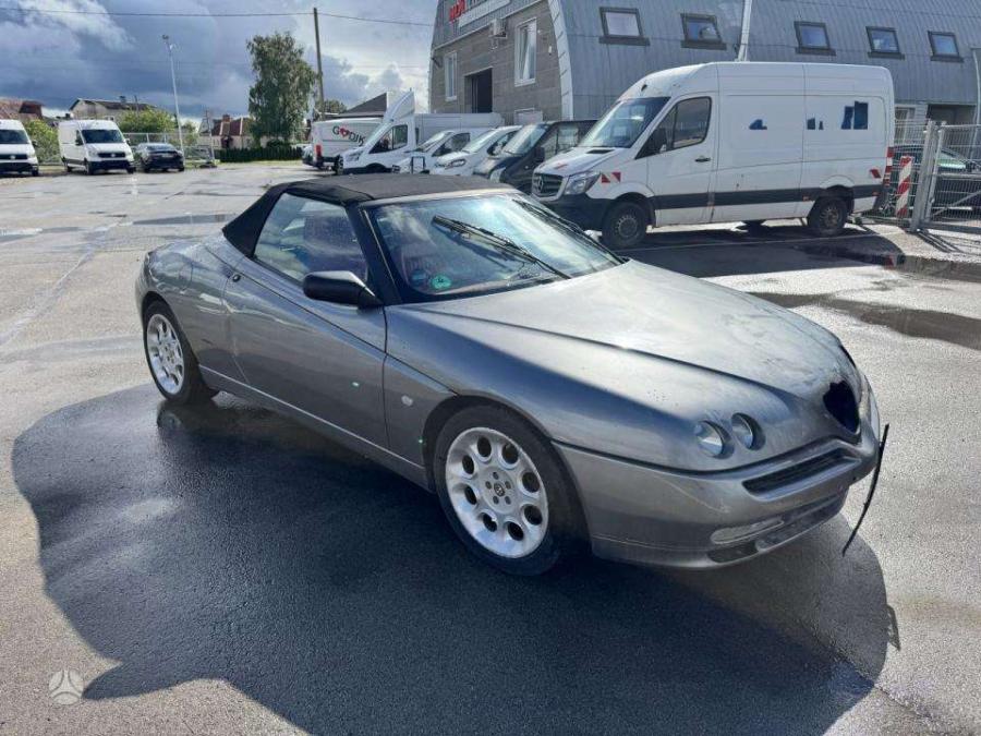 Grey Alfa Romeo Spider 1999 in Radviliskis, with an engine capacity of 2.96 L and mileage of 171 thousand km for 3150 €, photo 4 on AUTOMOTO.COM.LV