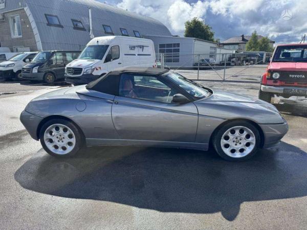 Grey Alfa Romeo Spider 1999 in Radviliskis, with an engine capacity of 2.96 L and mileage of 171 thousand km for 3150 €, photo 4 on AUTOMOTO.COM.LV