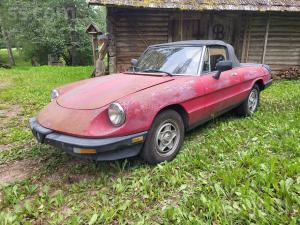 Red Alfa Romeo Spider 1986 in Valmiera, with an engine capacity of 2.00 L and mileage of 165 thousand km for 9900 €, photo  on AUTOMOTO.COM.LV